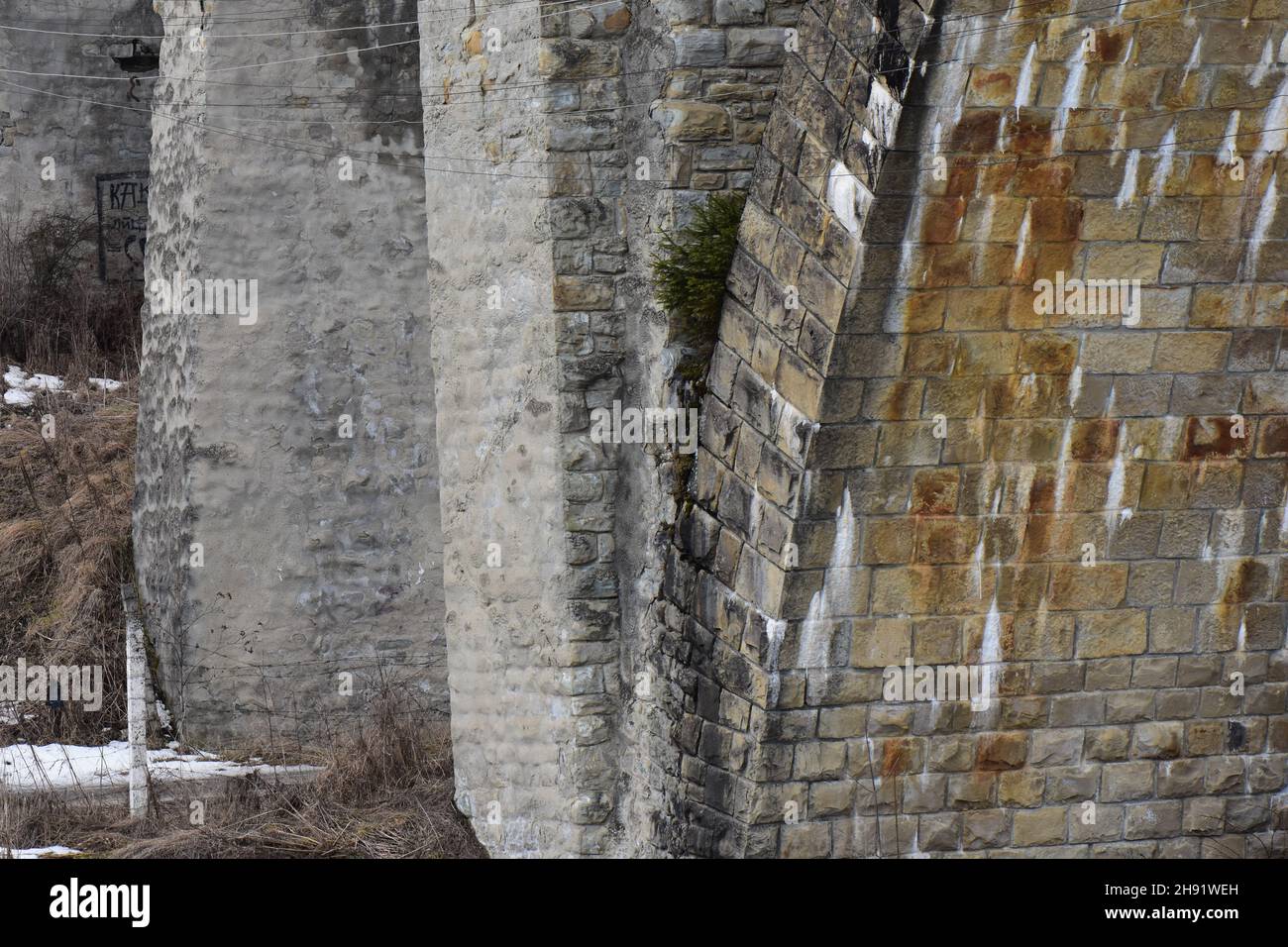 Details of the arc of an old bridge in the countryside Stock Photo - Alamy