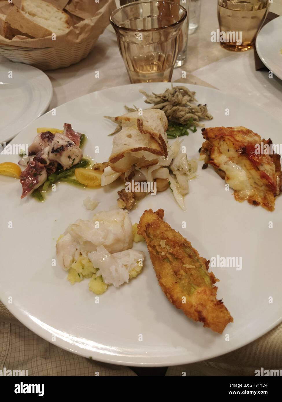 Classic dish of sea fruits Stock Photo - Alamy