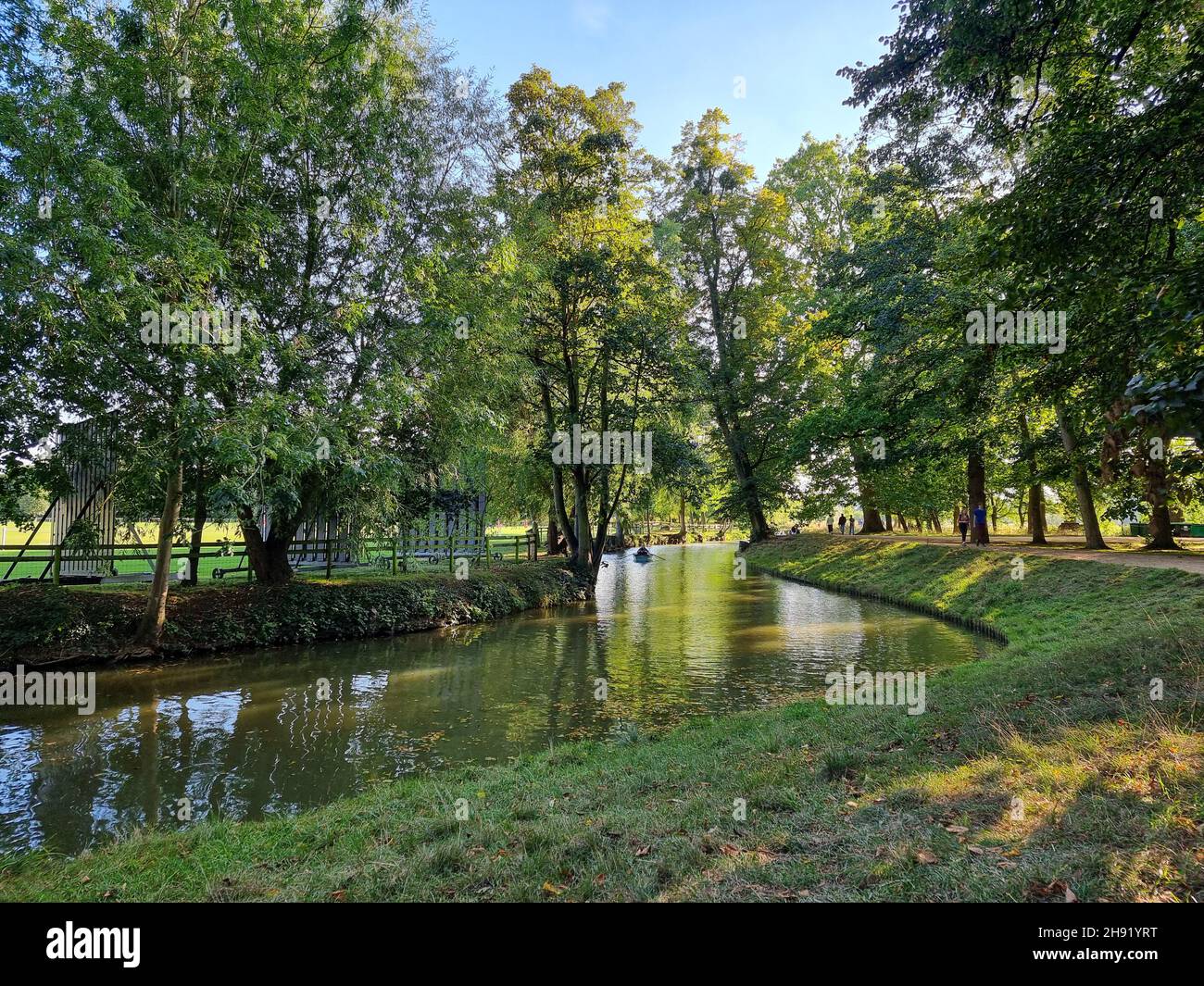 Thames river in the green park in Oxford, England Stock Photo - Alamy