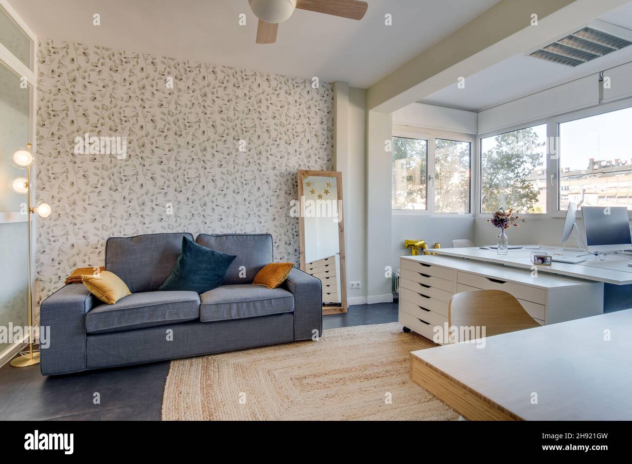 Office computers trendy hi-res stock photography and images - Alamy