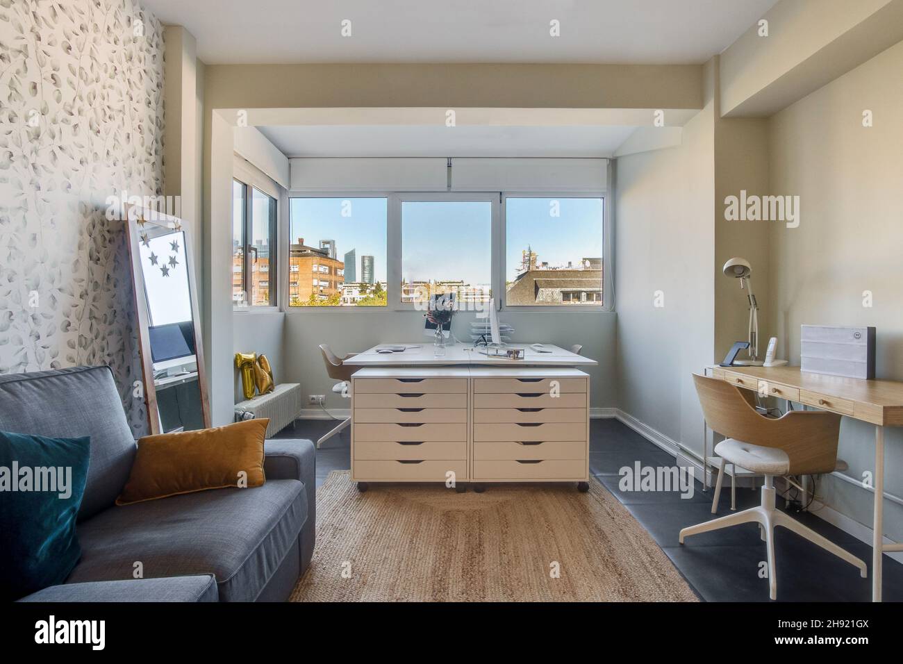 Contemporary office workspace hi-res stock photography and images - Alamy