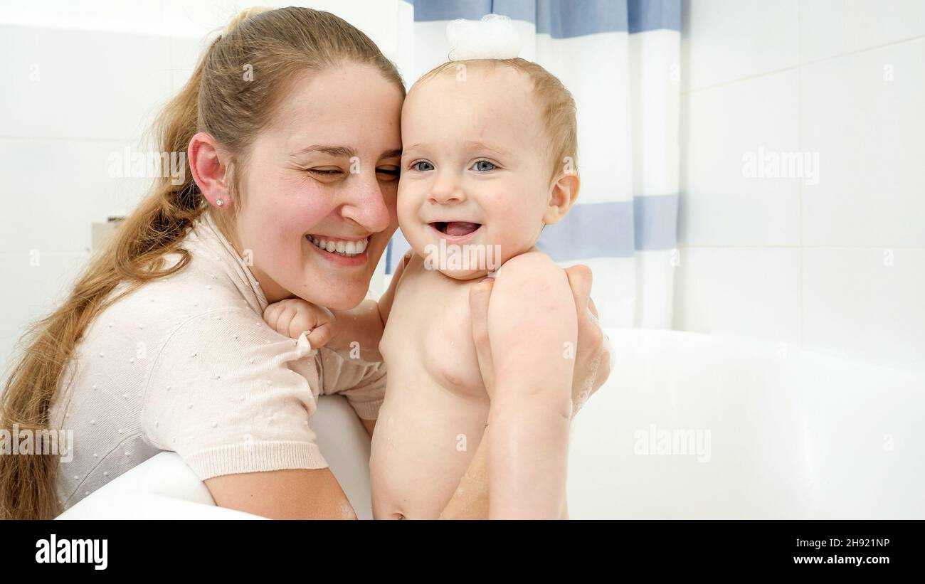 Asian children wash hand hi-res stock photography and images - Alamy