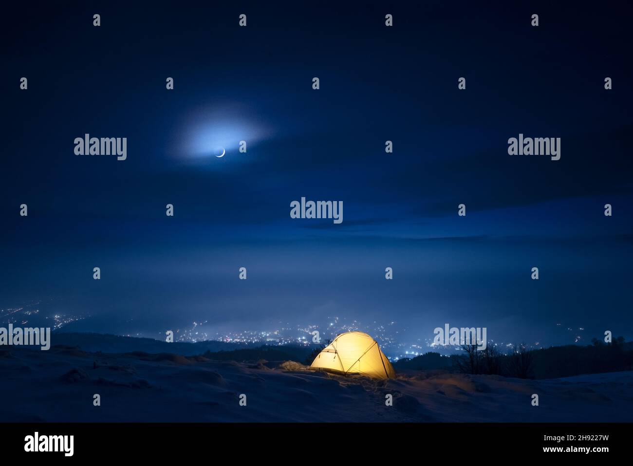Tent in the mountains hi-res stock photography and images - Alamy