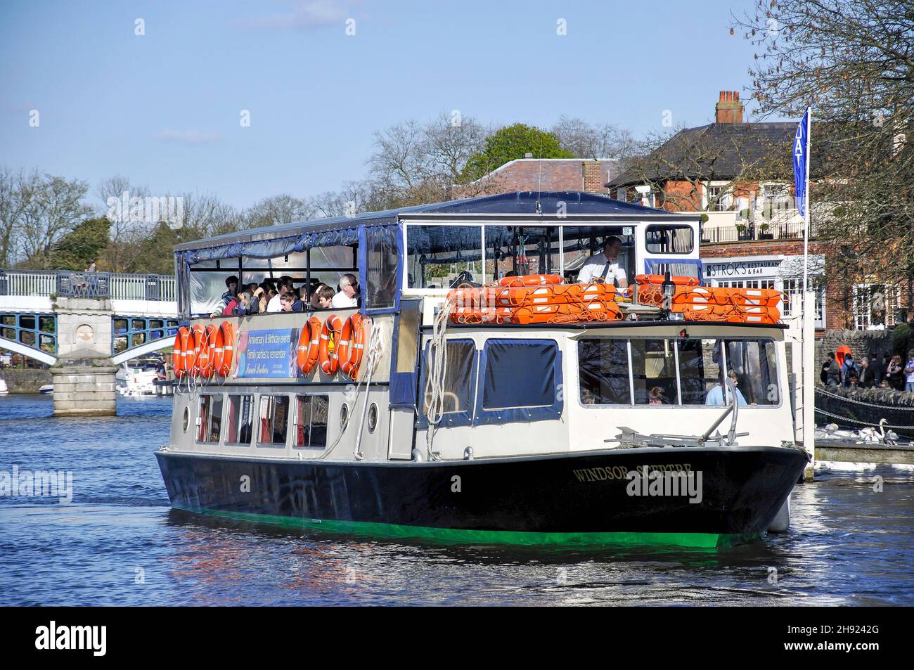 Thames cruise berkshire hi-res stock photography and images - Alamy