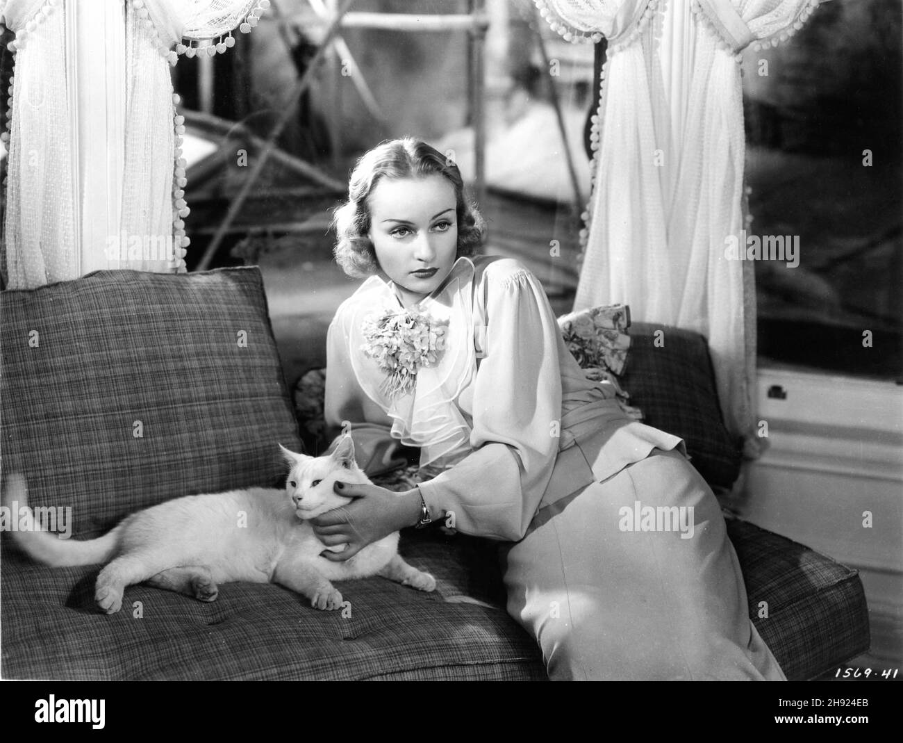 CAROLE LOMBARD and WHITEY the Cat in HANDS ACROSS THE TABLE 1935 ...