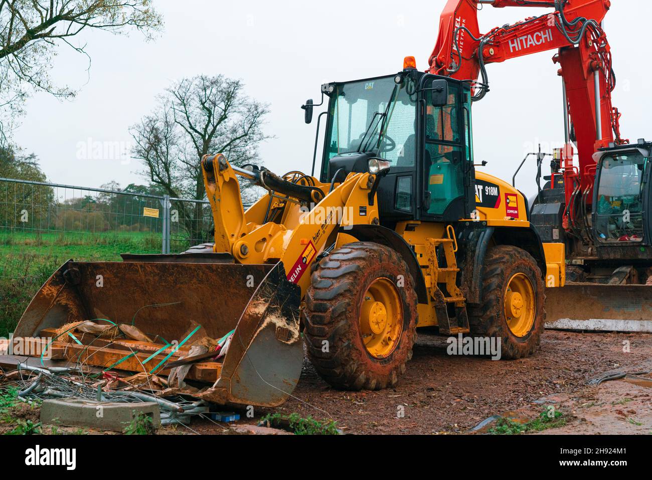 Wheel motor excavator truck lorry hi-res stock photography and images ...