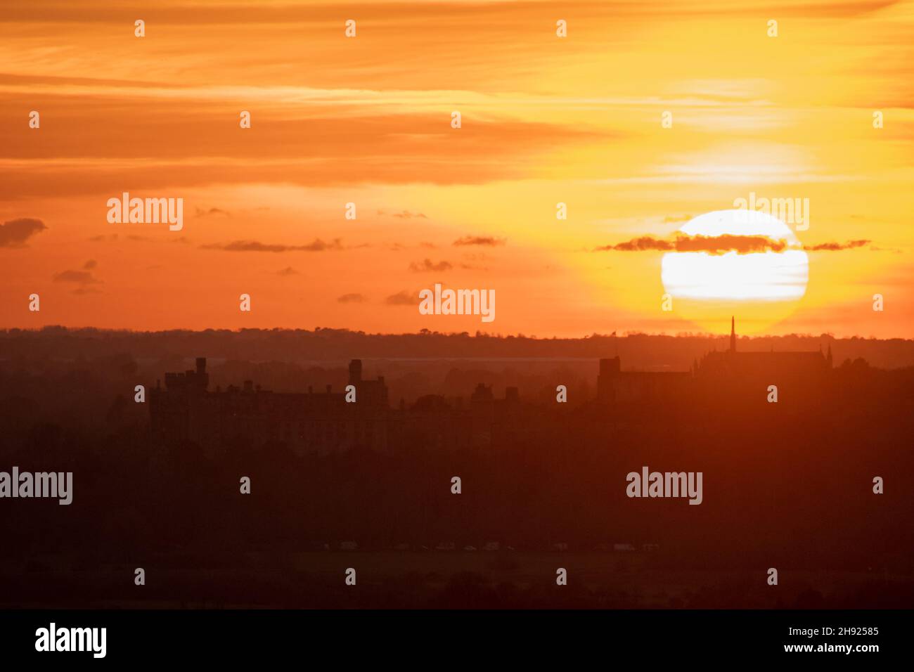 Arundel castle sunset hi-res stock photography and images - Alamy