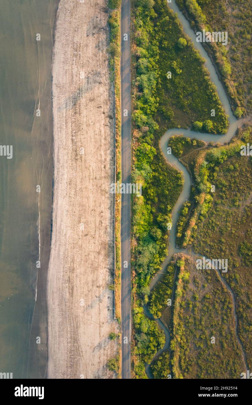 Birds eye view of the beach hi-res stock photography and images - Alamy