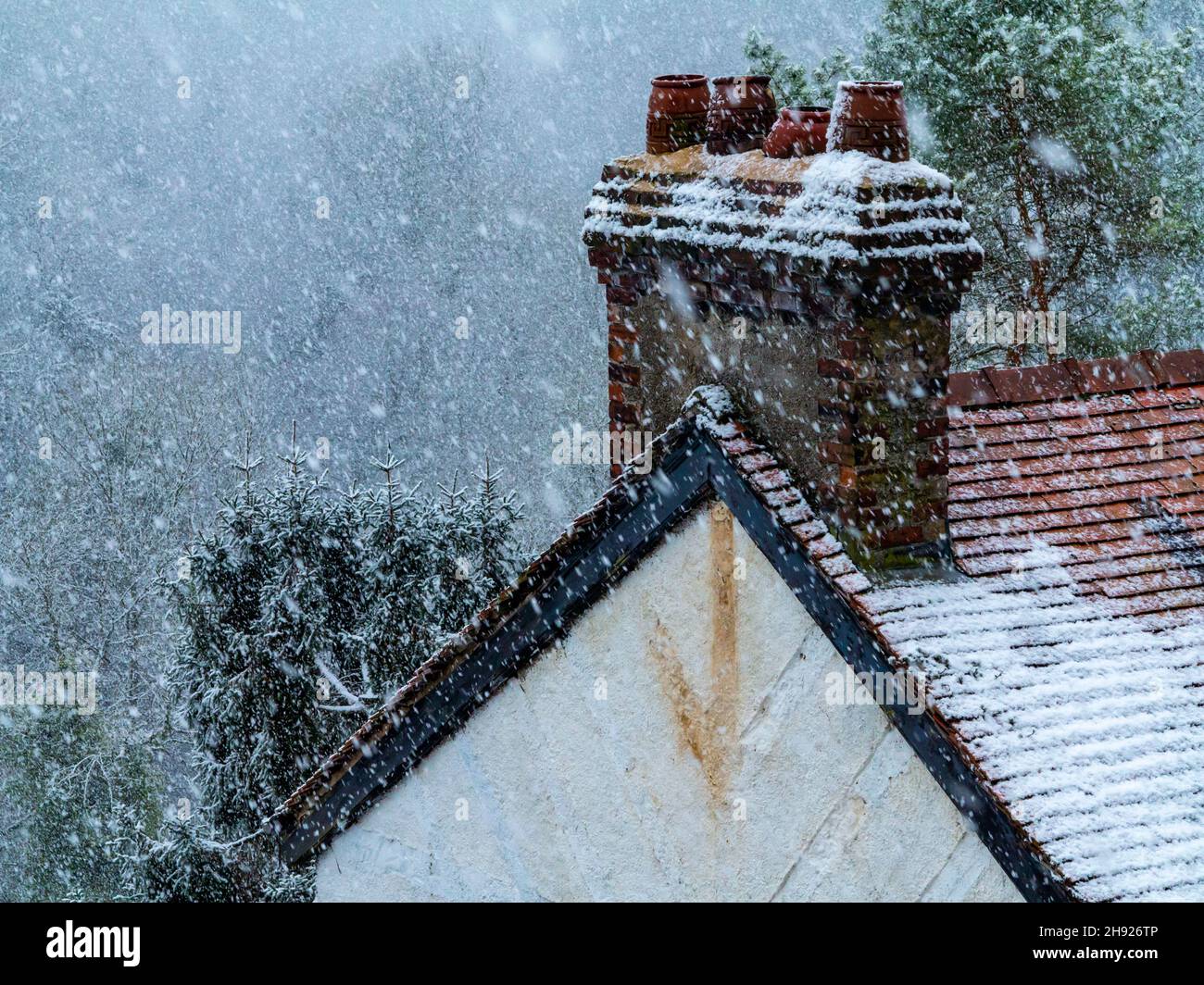 Chimney snow england hi-res stock photography and images - Alamy