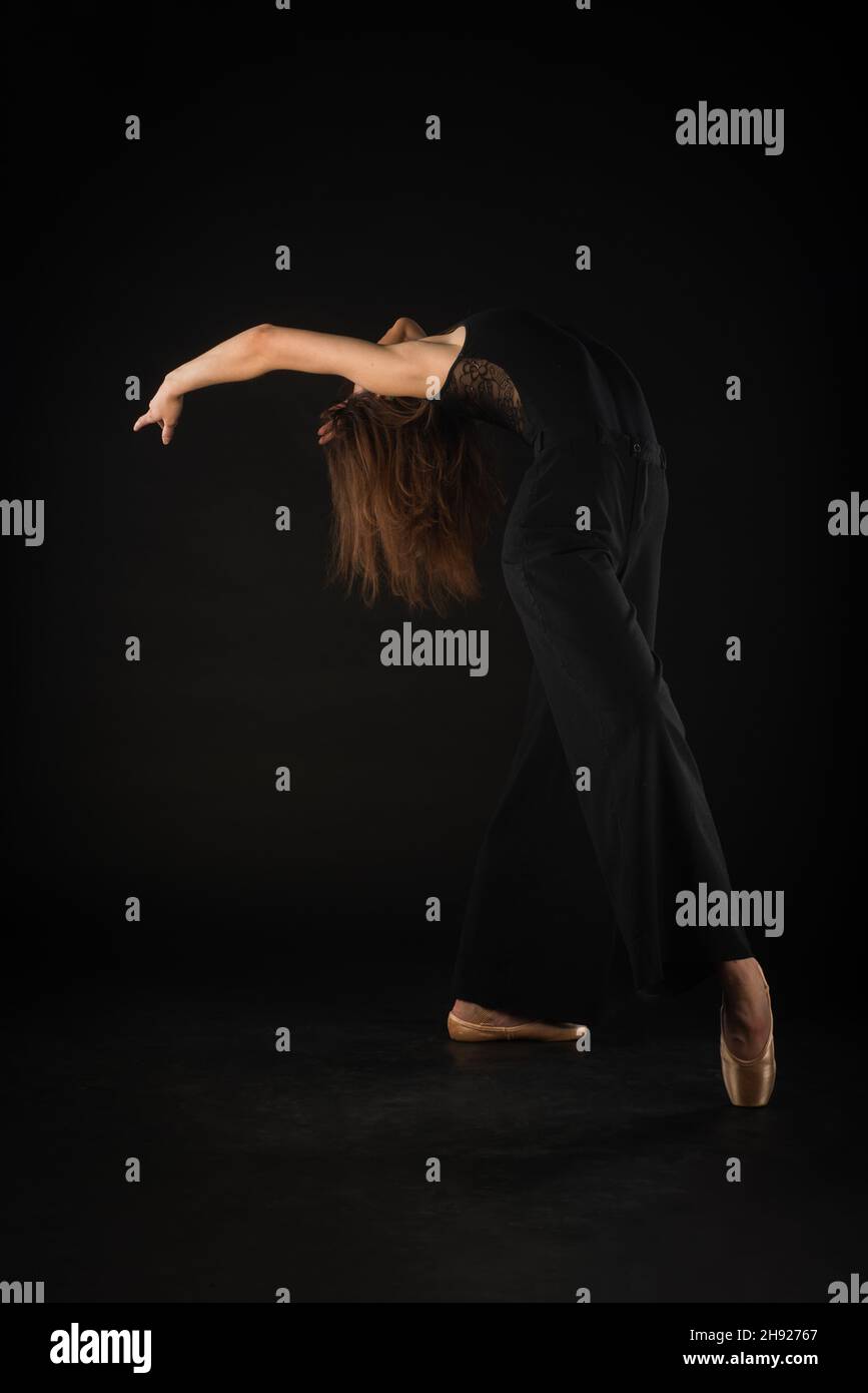 Ballet position bend hi-res stock photography and images - Alamy