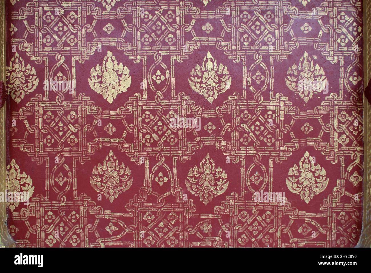 buddhist temple (wat manorom) in luang prabang in laos Stock Photo - Alamy