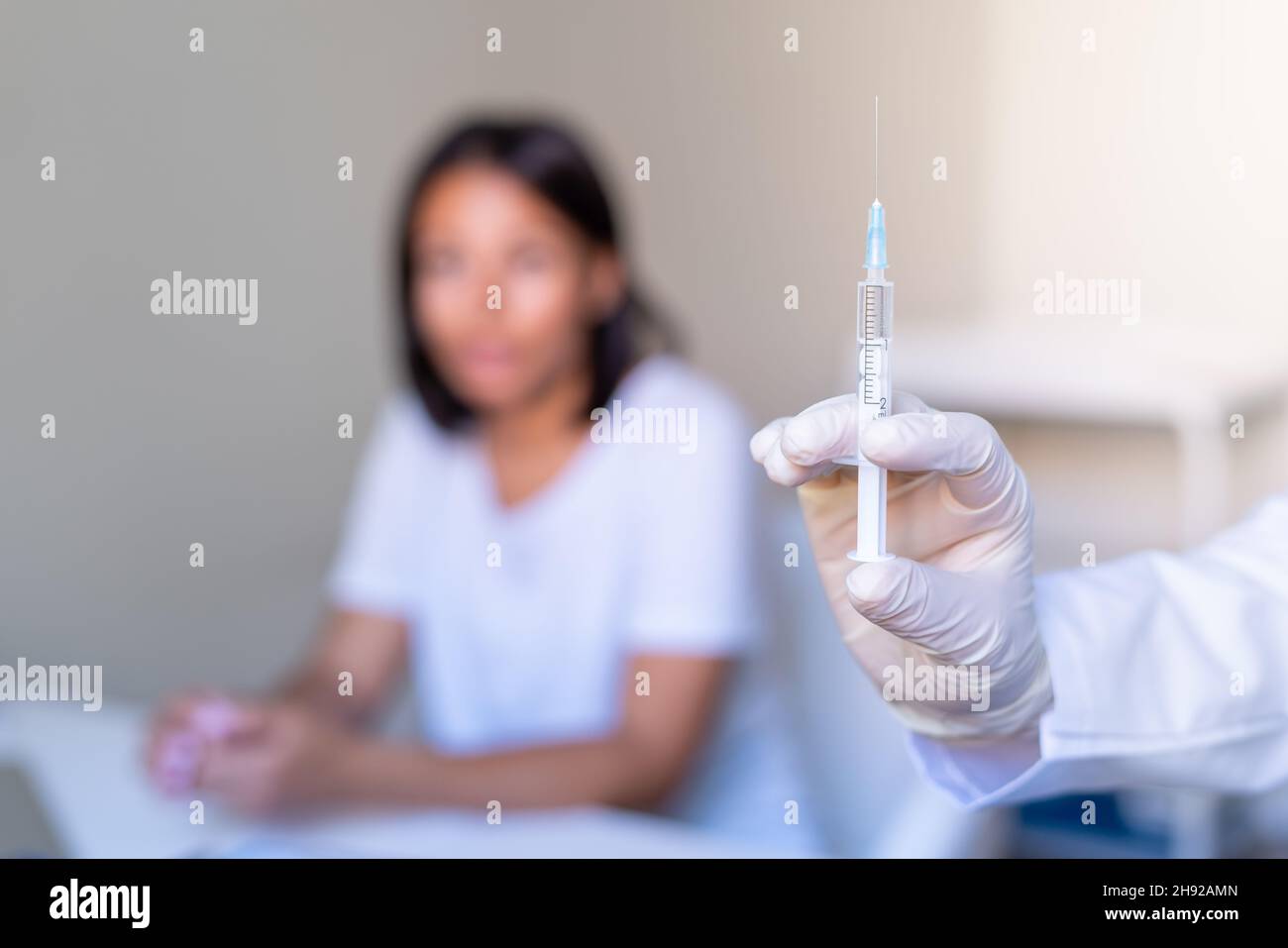 Faceless doctor holding syringe before make coronavirus vaccination to ...