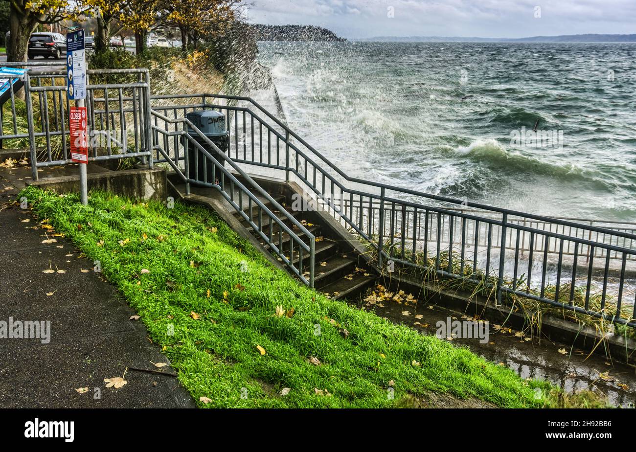 Stormy wave flood a shoreline walkway in West Seattle, Washington Stock ...