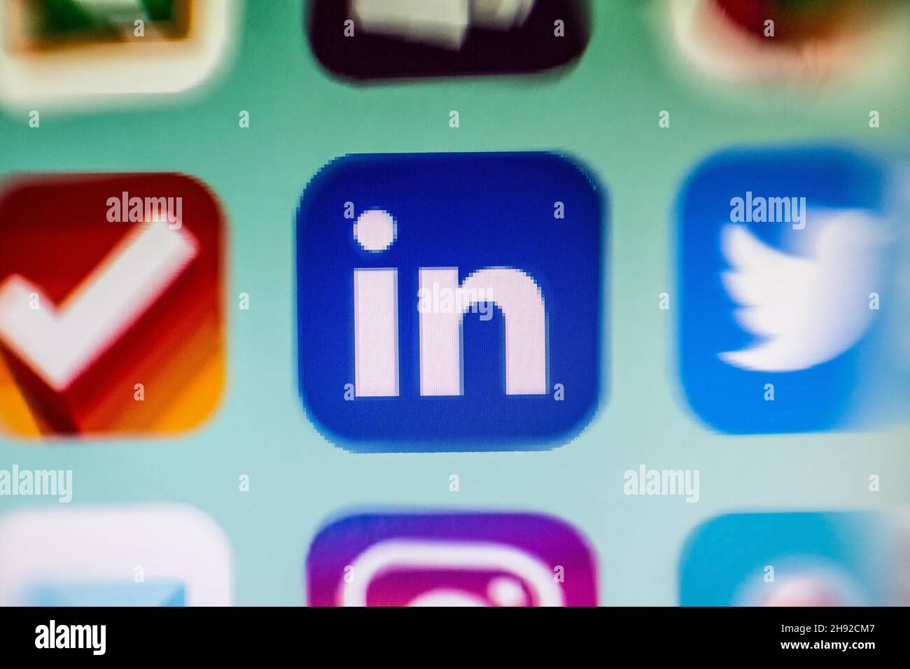 Linkedin logo app icon hi-res stock photography and images - Alamy