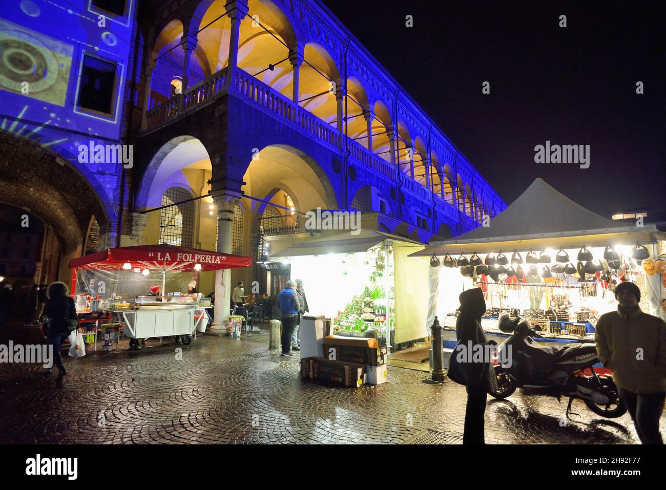 Padova Christmas holidays 2021. Projection mappings on the facades of ...
