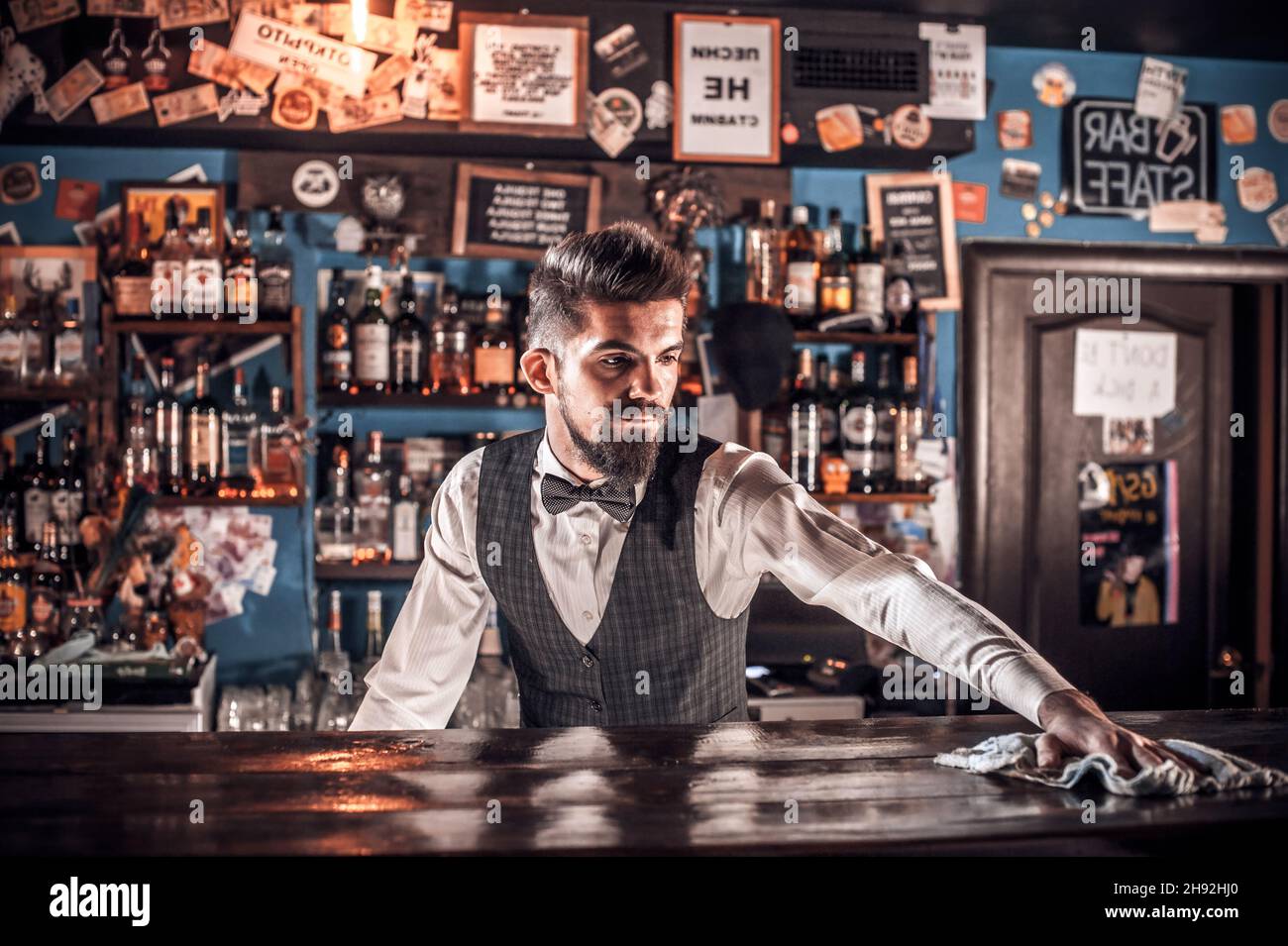 Bearded barman formulates a cocktail in pub Stock Photo - Alamy
