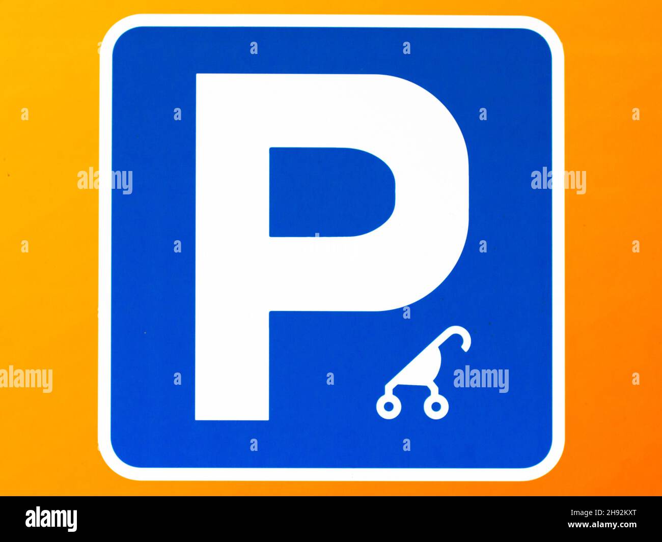 Family parking signboard hi-res stock photography and images - Alamy