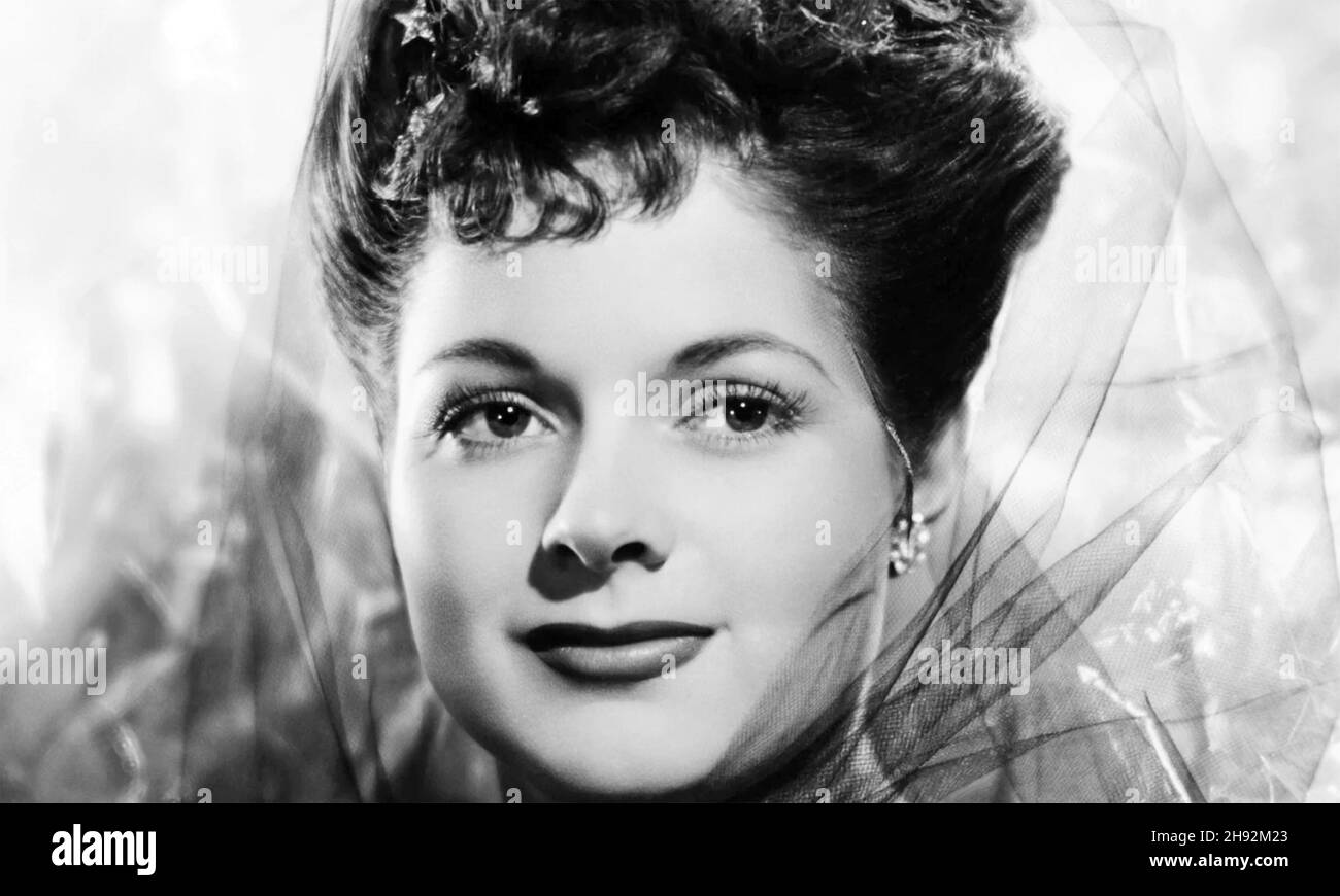 JO-CARROLL DENNISON (1923-2021) American model and film actress about ...