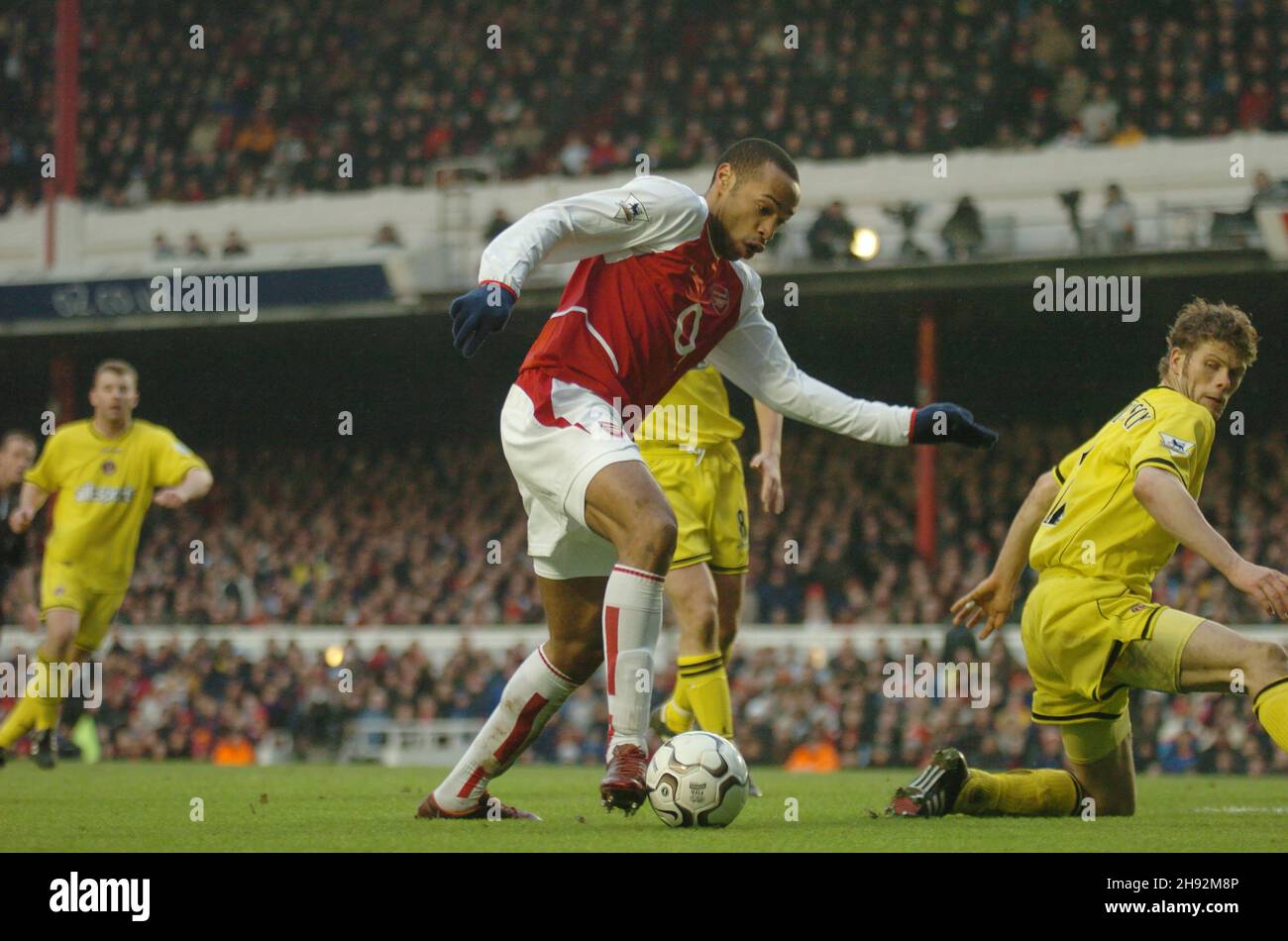 Thierry henry 2004 arsenal hi-res stock photography and images - Alamy