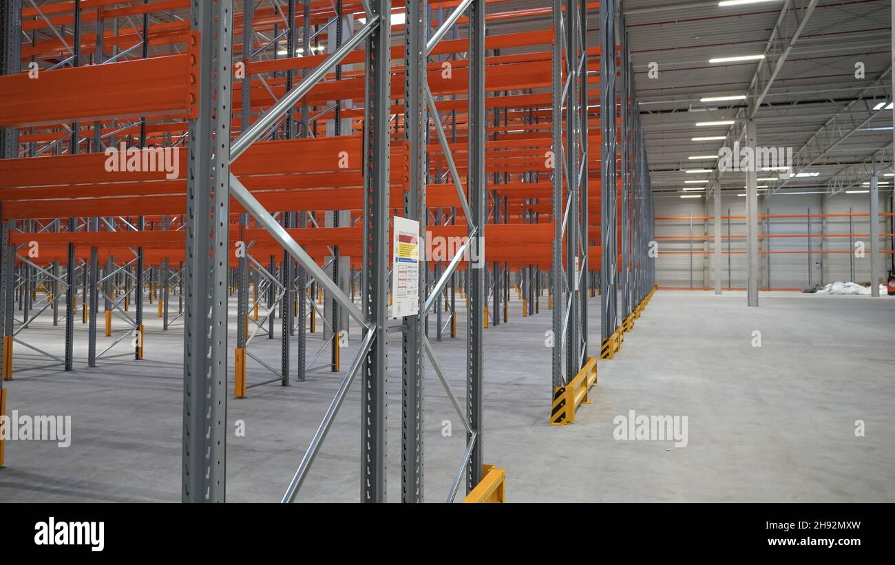 logistics warehouse with empty high racks Stock Photo - Alamy