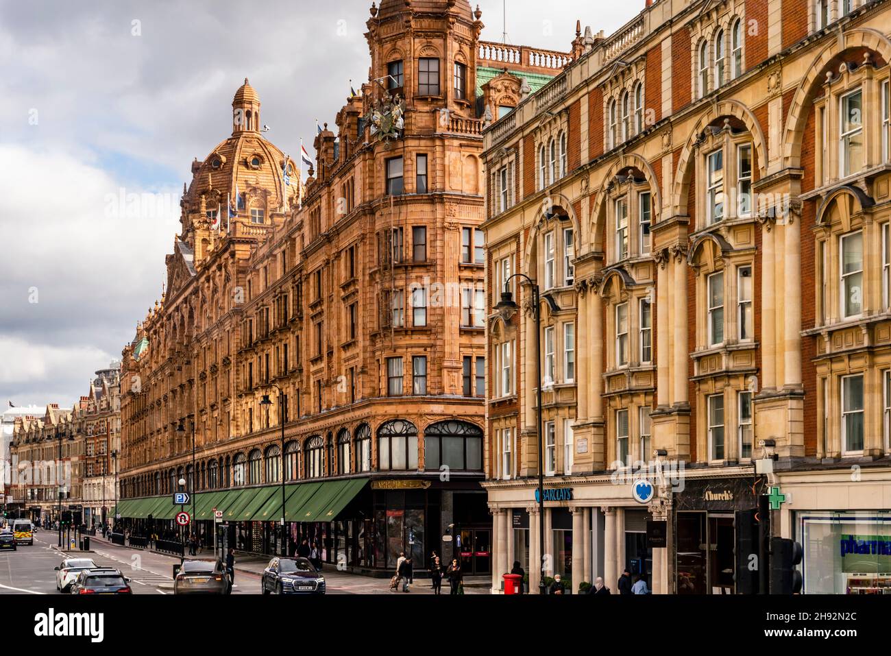Harrods Department Store, Brompton Road, London, UK Stock Photo - Alamy