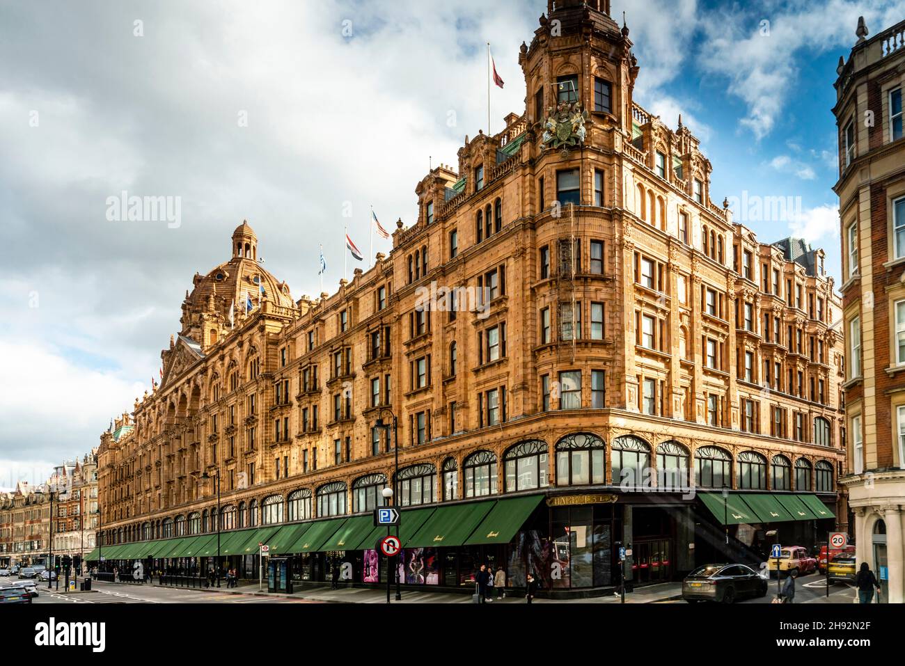 Harrods Department Store, Brompton Road, London, UK Stock Photo - Alamy
