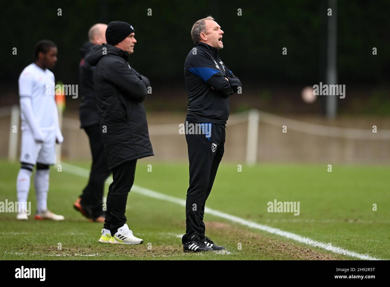 Mark Robson Manager of West Ham U23Õs shouts instructions to his team ...