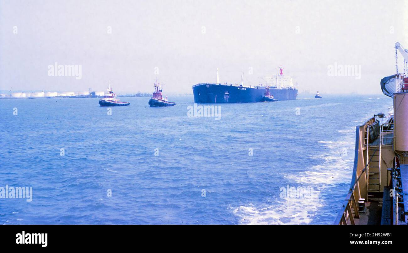 Shell Tanker High Resolution Stock Photography and Images - Alamy