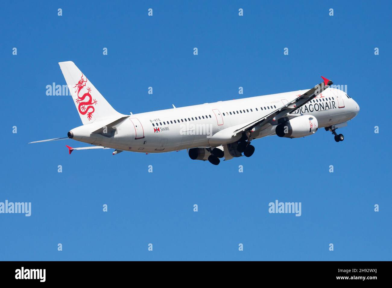 Cathay dragon plane hi-res stock photography and images - Alamy