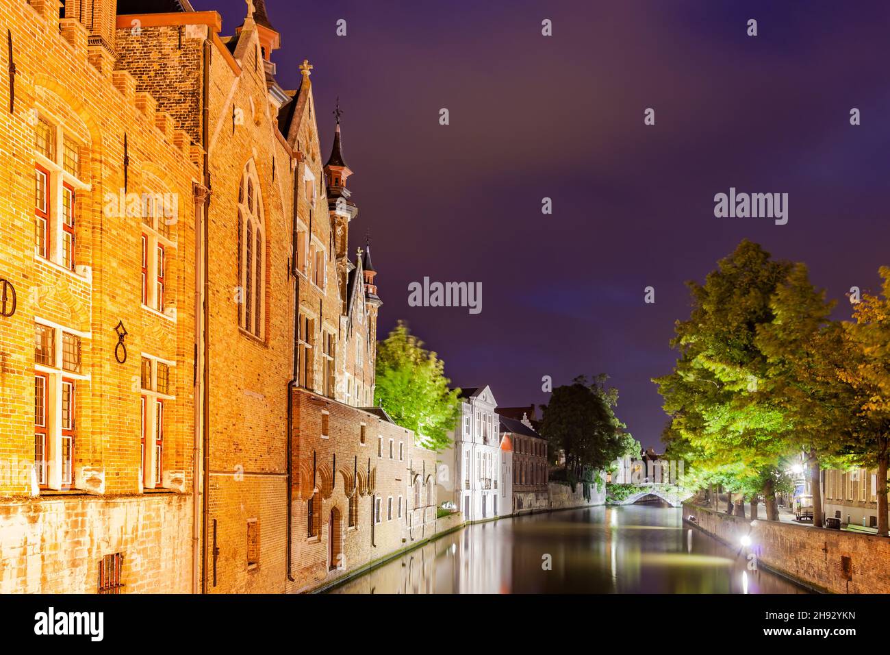 Night view bruges city hi-res stock photography and images - Alamy