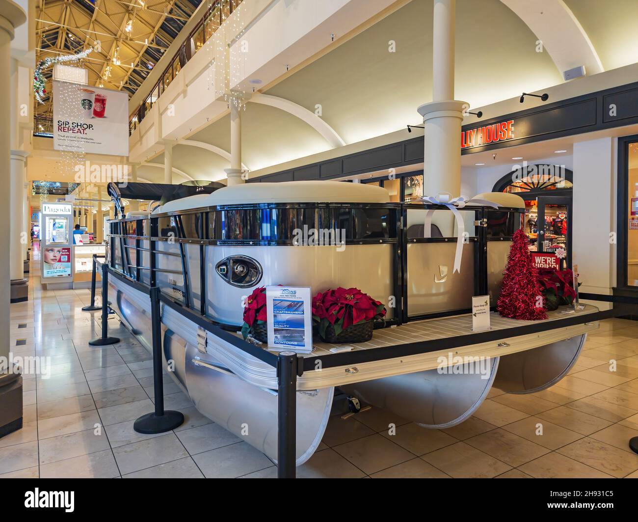 Penn square oklahoma hi-res stock photography and images - Alamy