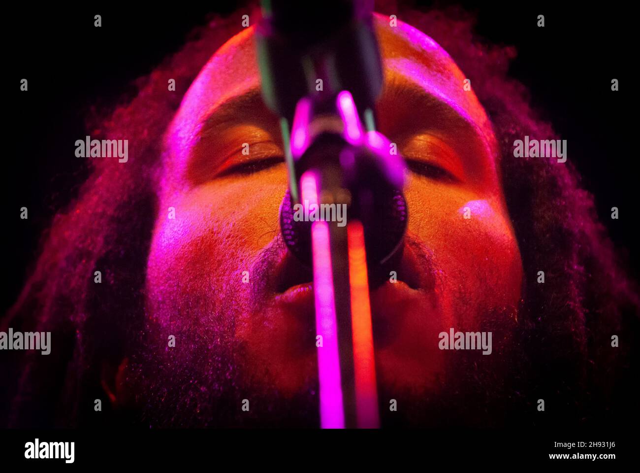 Bob marley singing hi-res stock photography and images - Alamy