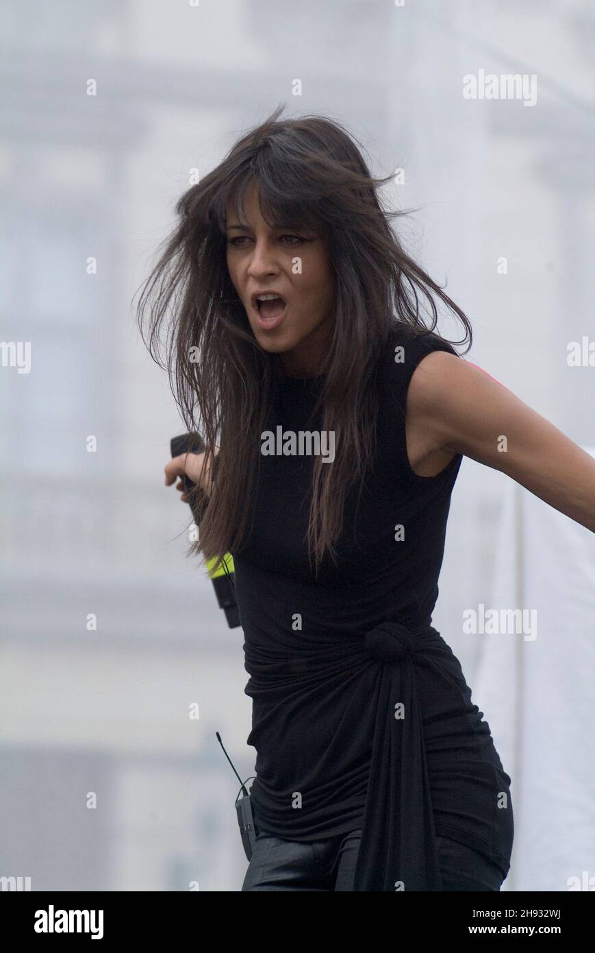 Singer edita hi-res stock photography and images - Alamy