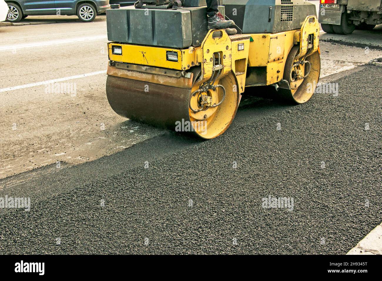 Compact steamroller flatten out asphalt hi-res stock photography and ...