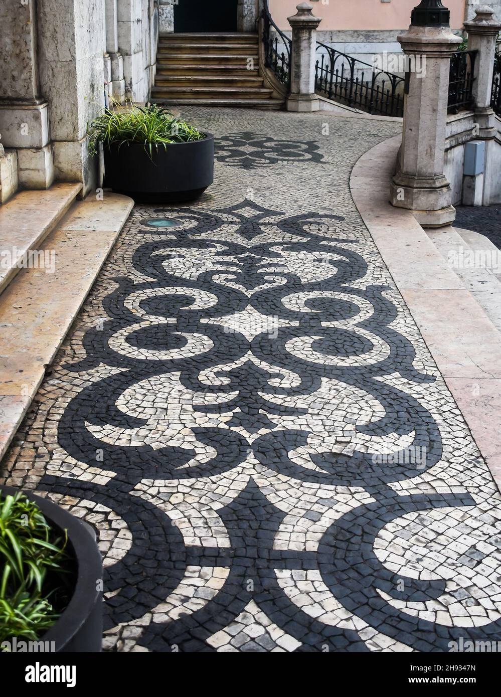 Lisbon’s street art hi-res stock photography and images - Alamy