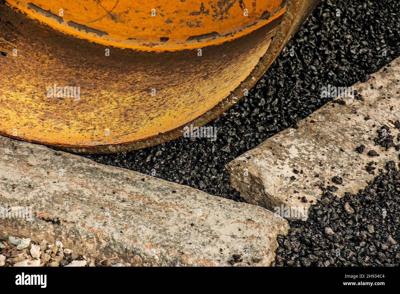Compact steamroller flatten out asphalt hi-res stock photography and ...