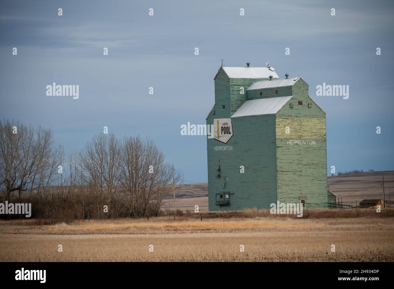 Alberta pool grain elevator hi-res stock photography and images - Alamy