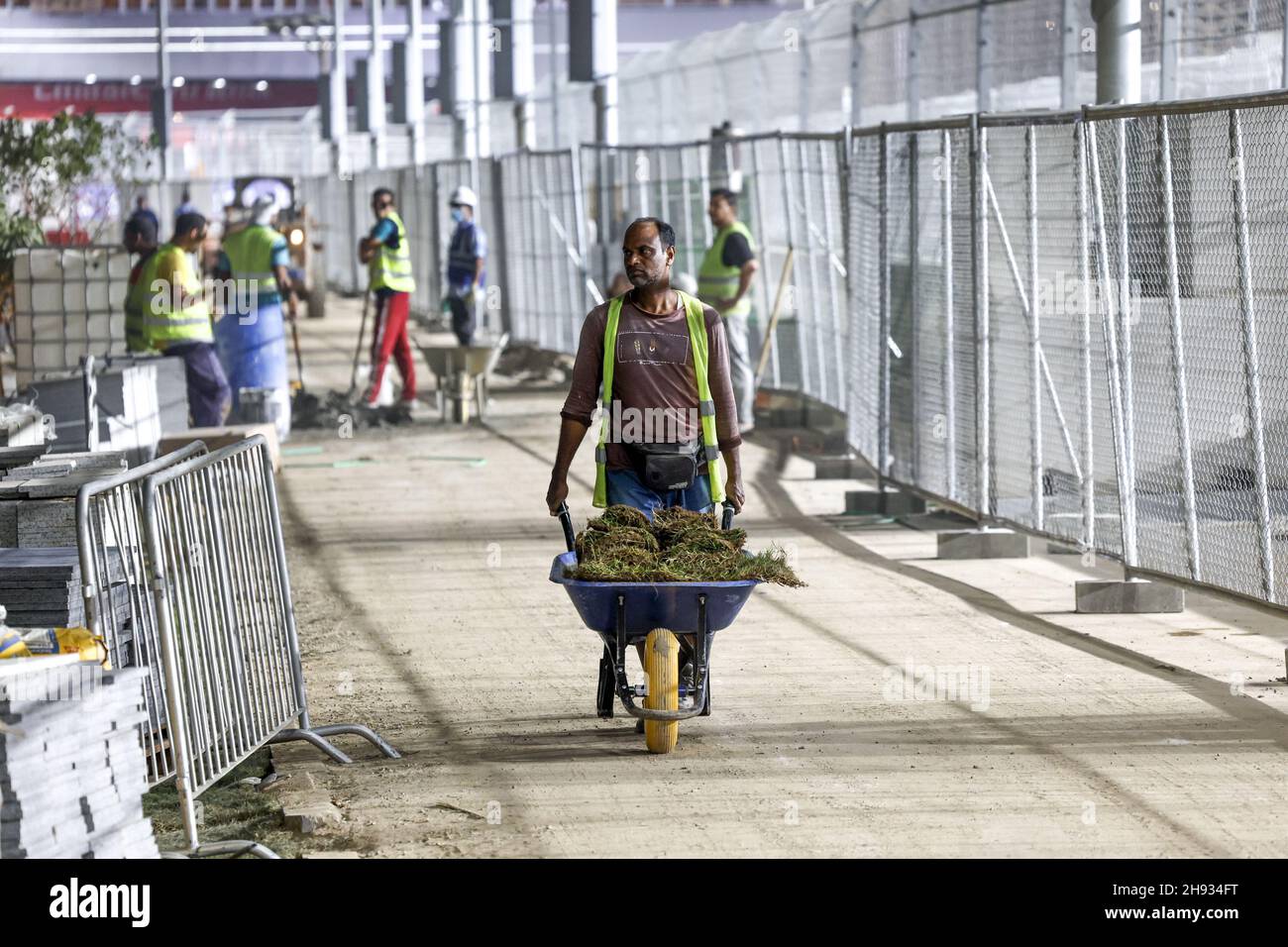 Formula 1 track workers hi-res stock photography and images - Alamy