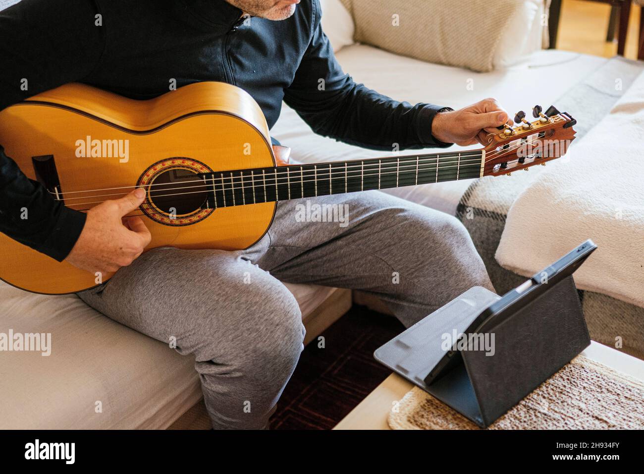 Guitar lessons hi-res stock photography and images - Alamy