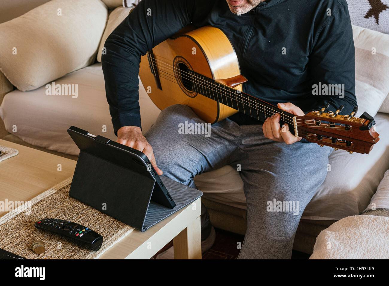 Guitar learning app hi-res stock photography and images - Alamy