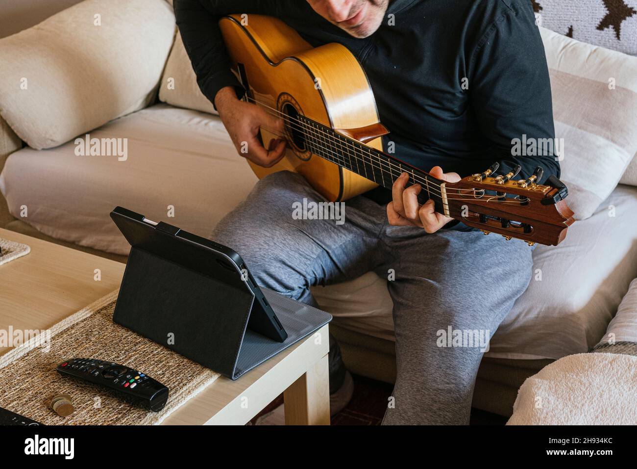 Guitar lessons hi-res stock photography and images - Alamy