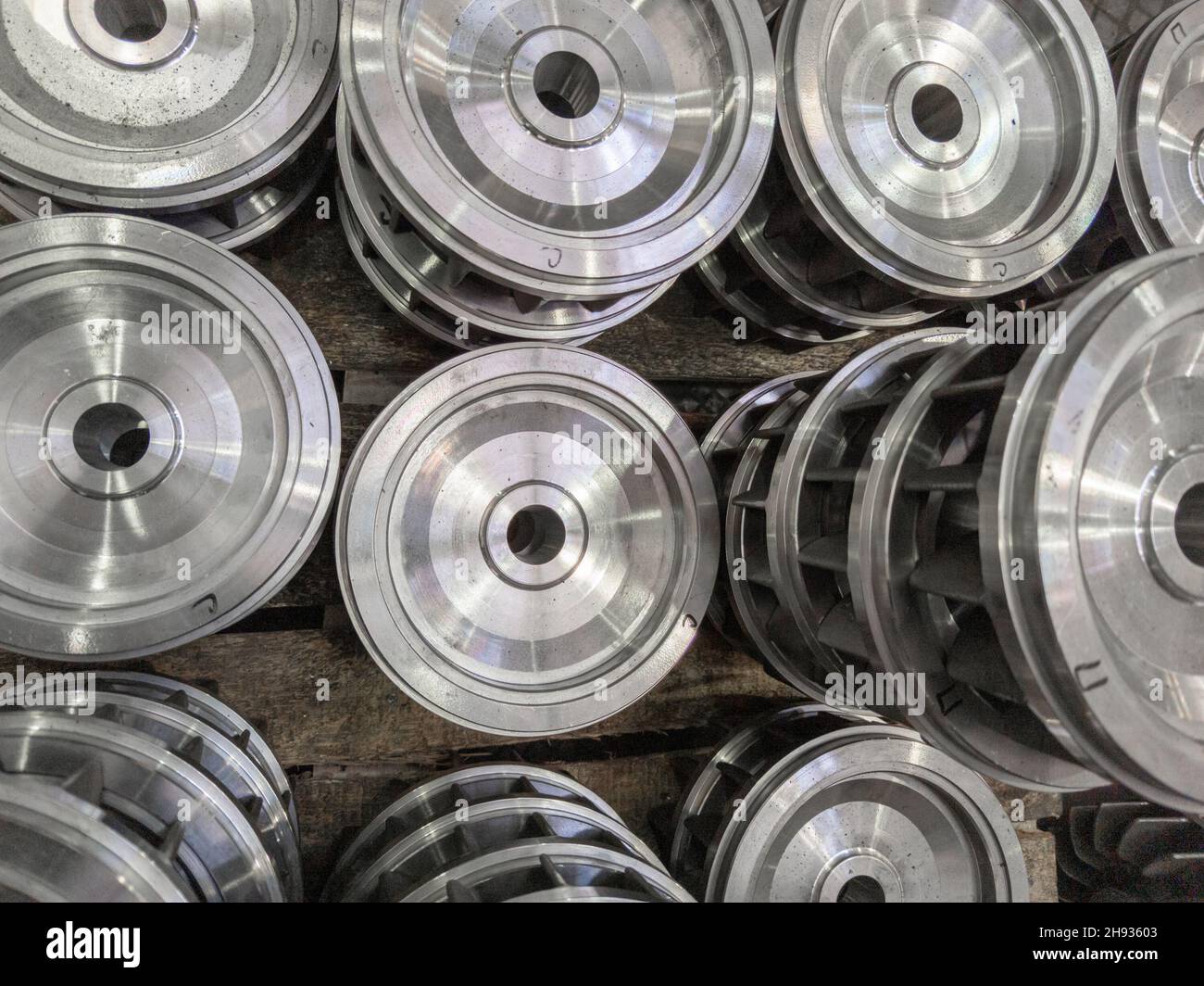 Unadorned metallic hi-res stock photography and images - Alamy
