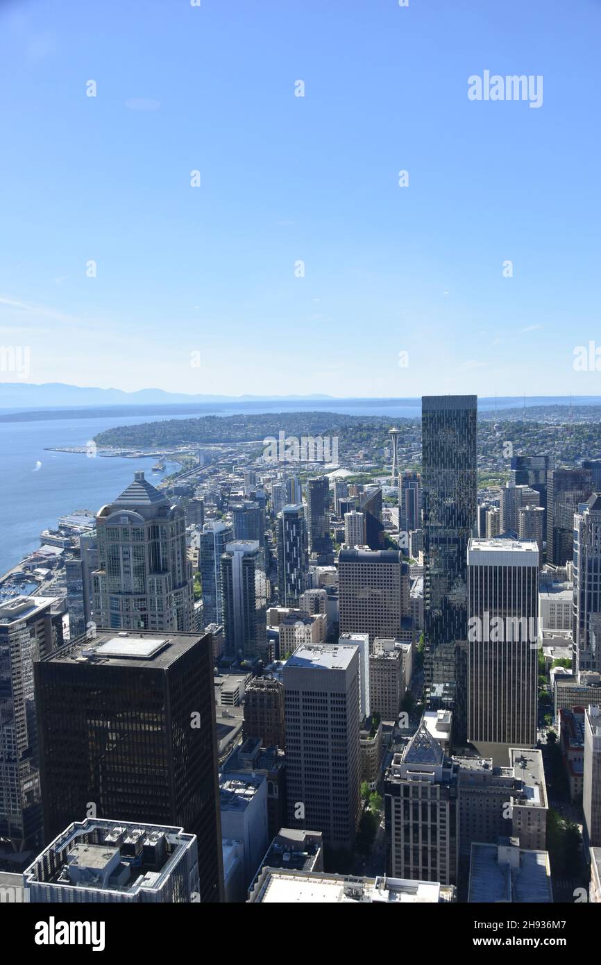 View of Seattle and its surrounding areas from the Observation Deck ...