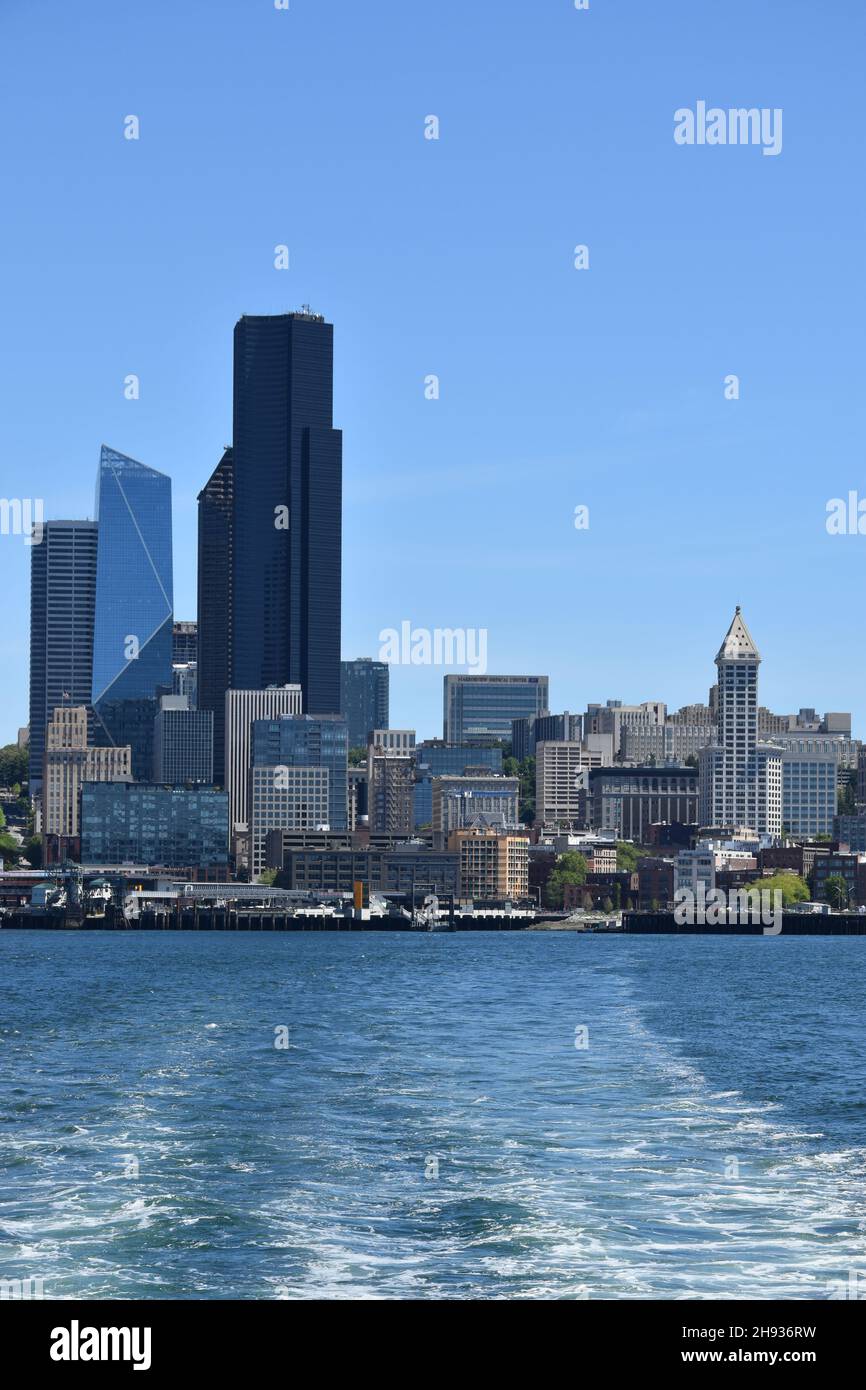 The Seattle waterfront skyline Stock Photo - Alamy
