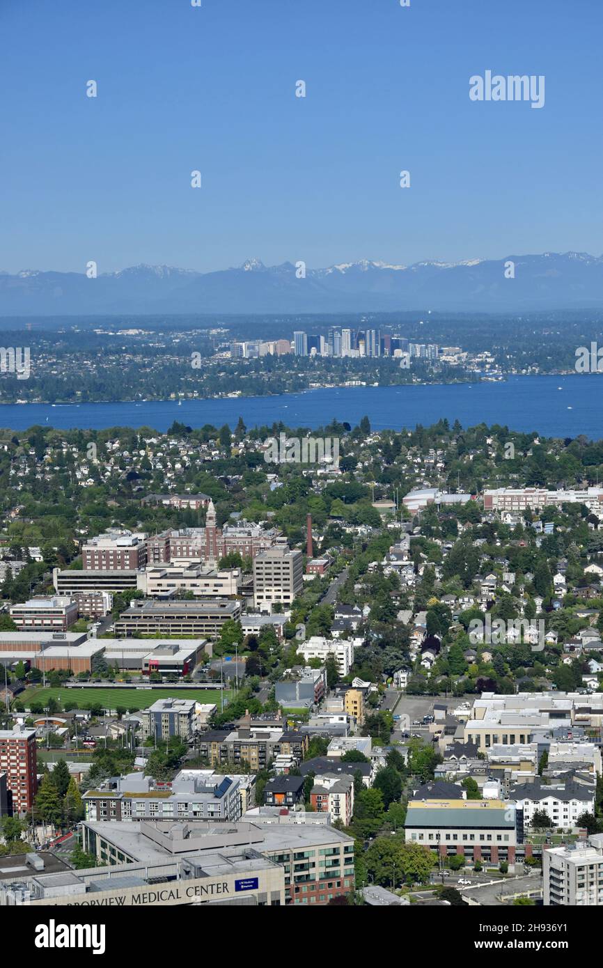 View of Seattle and its surrounding areas from the Observation Deck ...