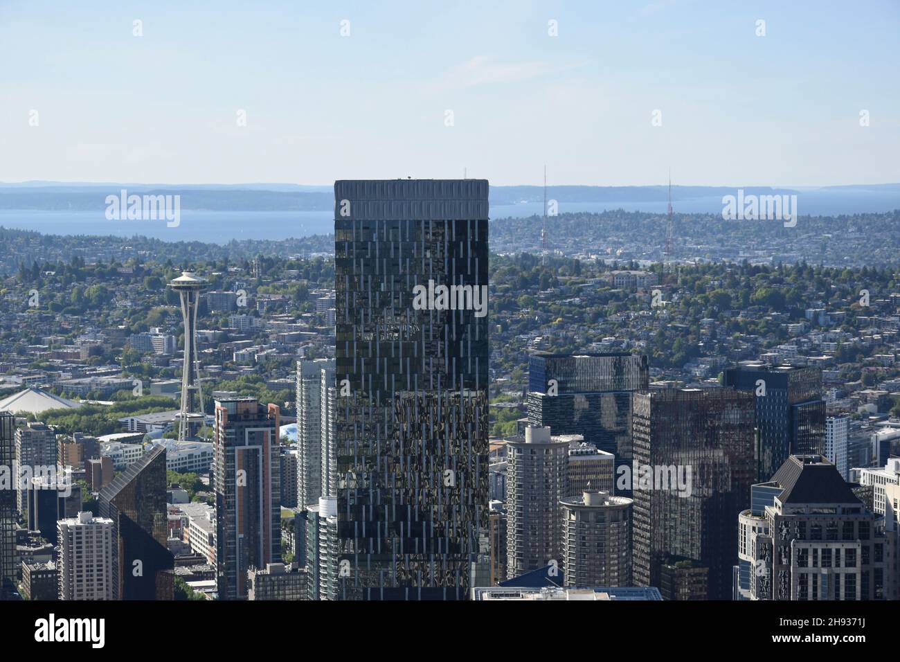 View of Seattle and its surrounding areas from the Observation Deck ...