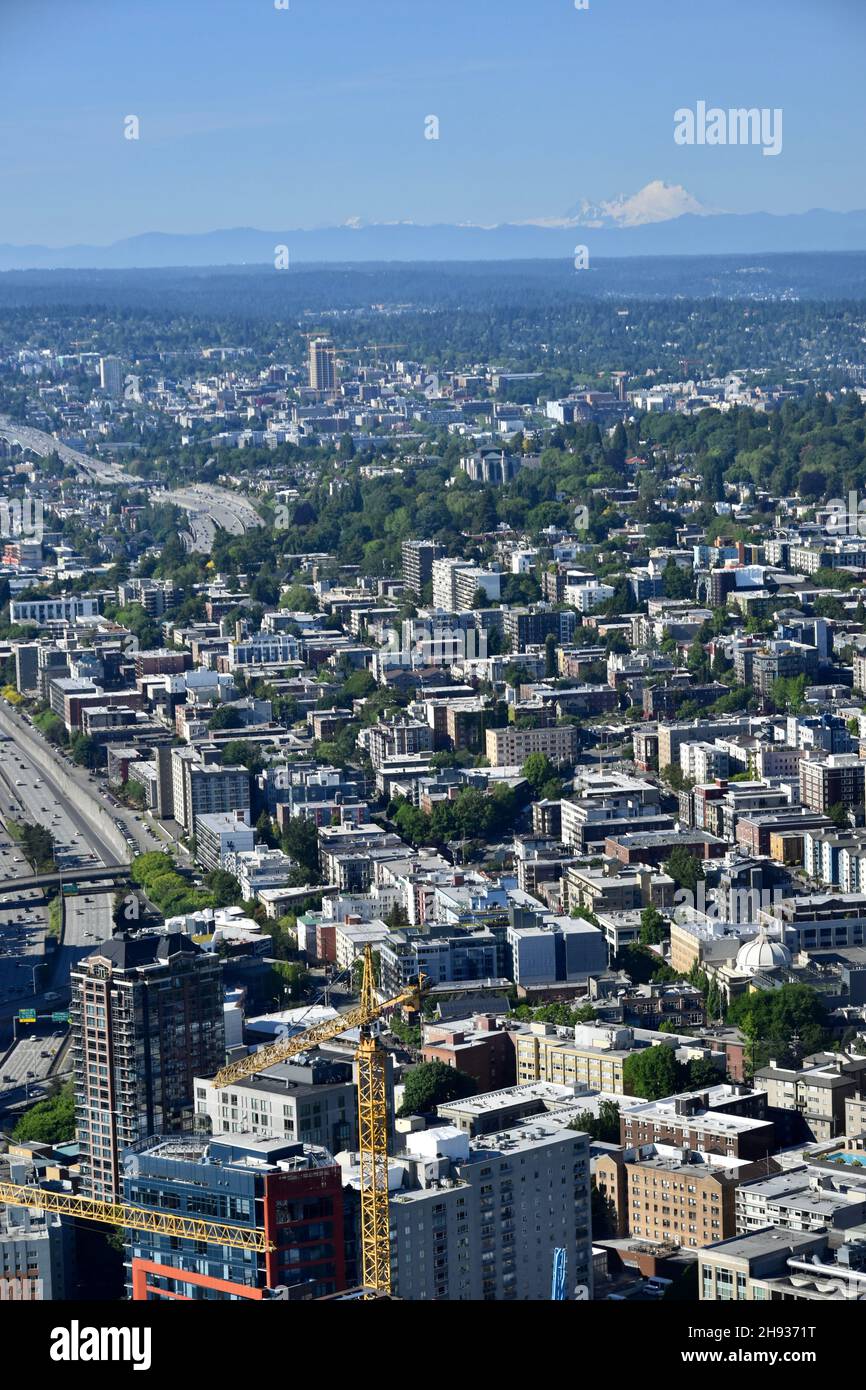 View of Seattle and its surrounding areas from the Observation Deck ...