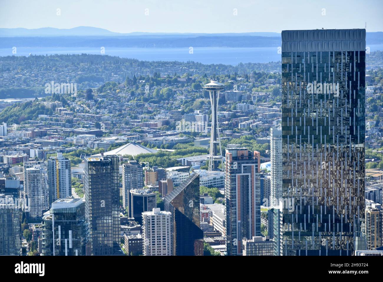 View of Seattle and its surrounding areas from the Observation Deck ...