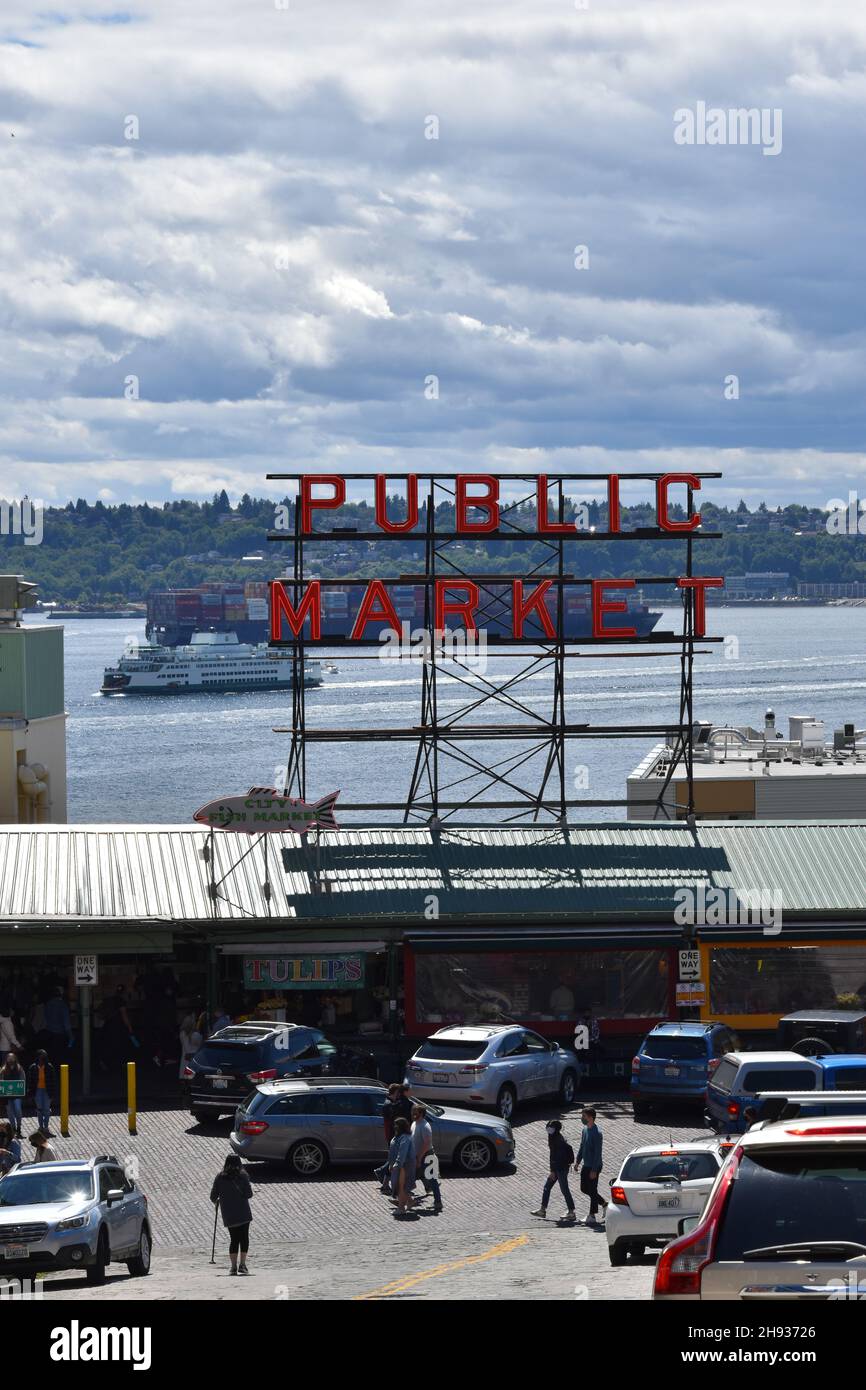 Seattle's iconic Pike Place Public Market above Alaskan Way, Seattle ...