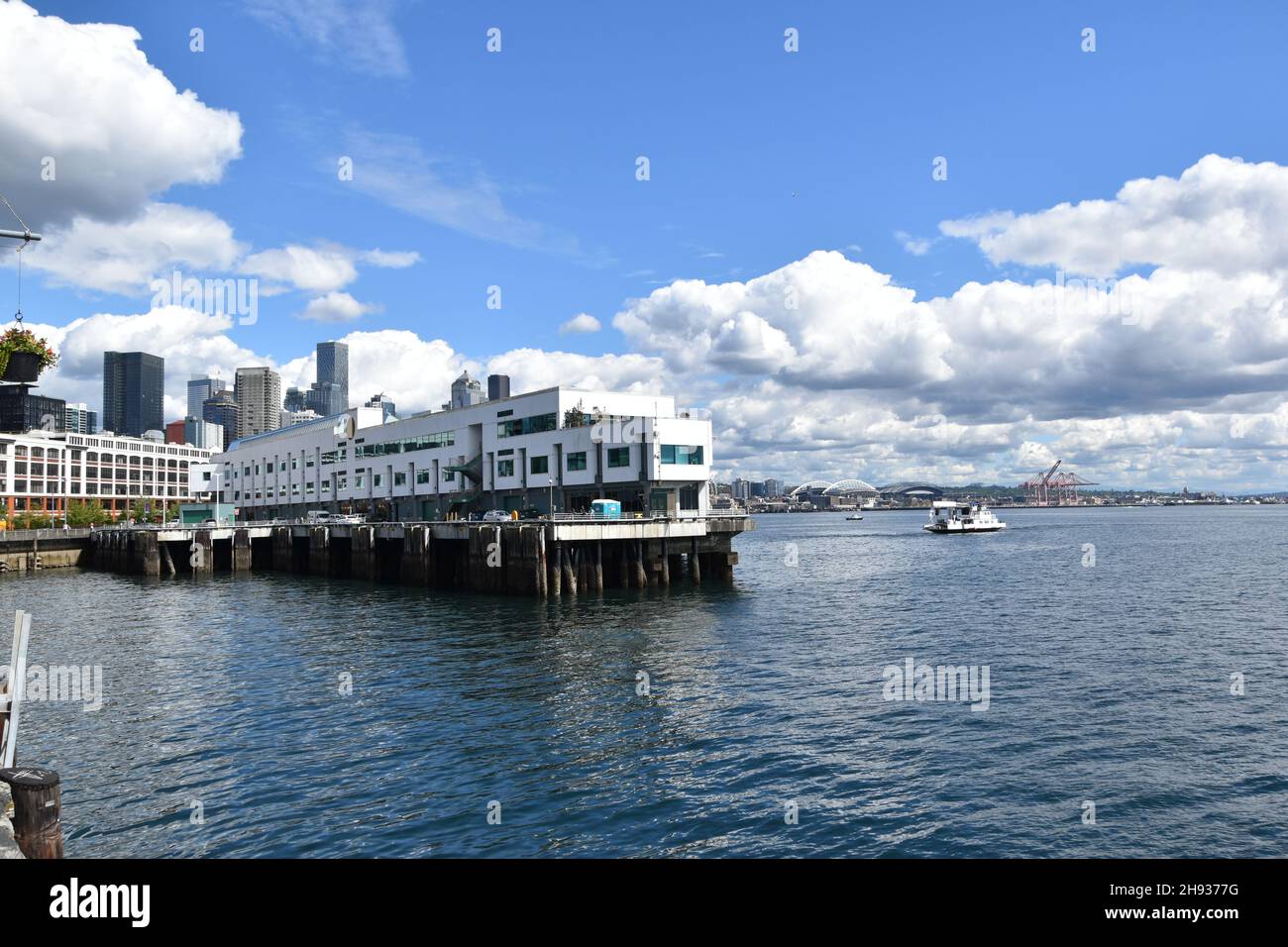 The Seattle waterfront skyline Stock Photo - Alamy